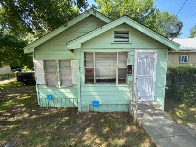 2 Br, 1 bath, Single Family 828 W Peace St
