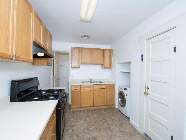 2 Br, 1 bath, Single Family 839 East 8th Street