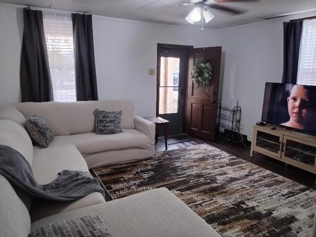 2 Br, 1 bath, Single Family 839 Locust St