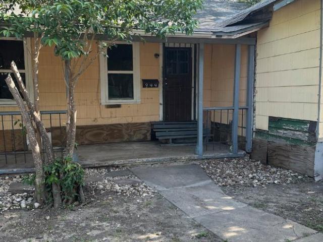 2 Br, 1 bath, Single Family 944 W Lynwood Ave