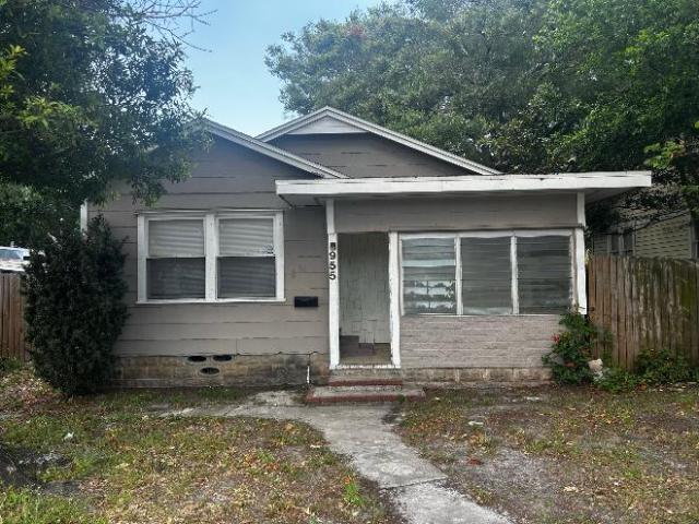 2 Br, 1 bath, Single Family 955 28th Street North