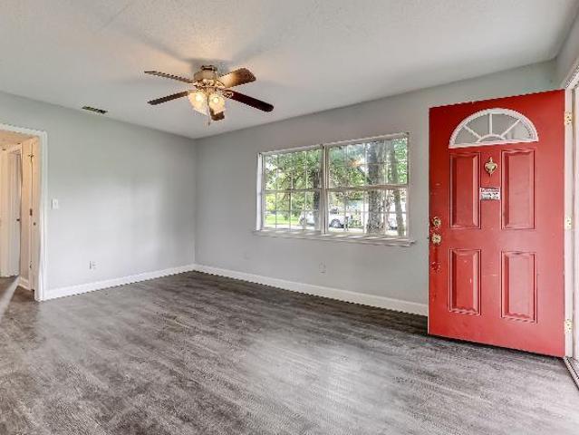 2 Br, 1 bath, Single Family 979 Mikael Avenue