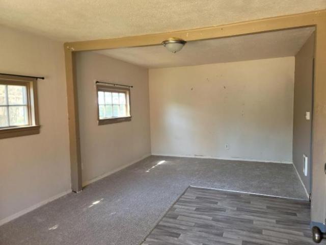 2 Br, 1 bath, Single Family 983 Bever Dr NE