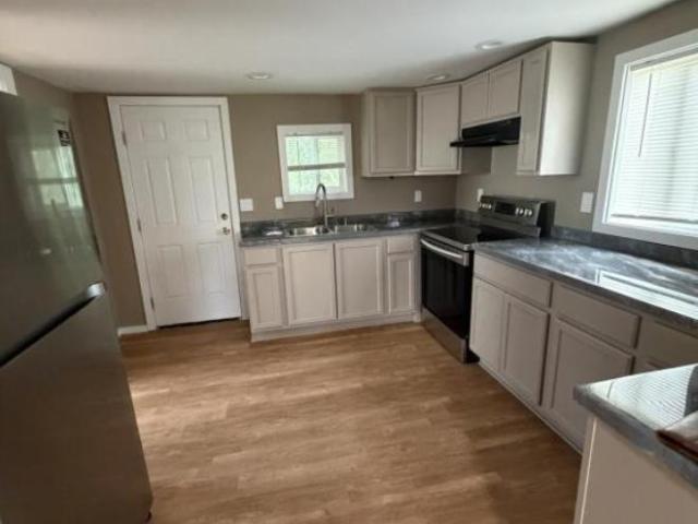 2 Br, 1 bath, Single Family 985 Oregon Ave