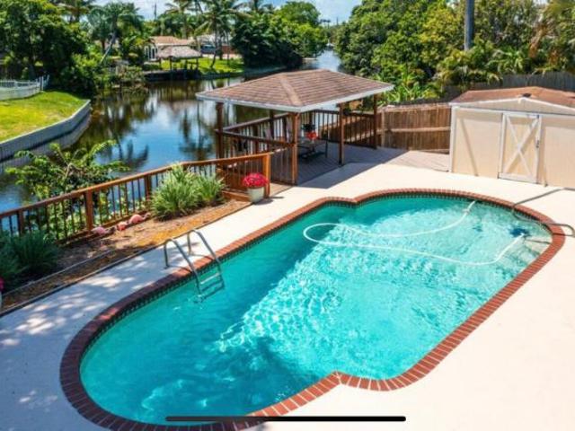 2 Br, 1 bath, Single Family 988 Old Boynton Rd
