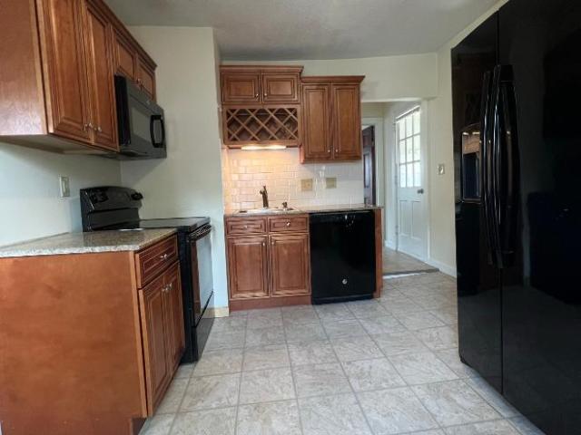 2 Br, 1 bath, Single Family 98 Market Street