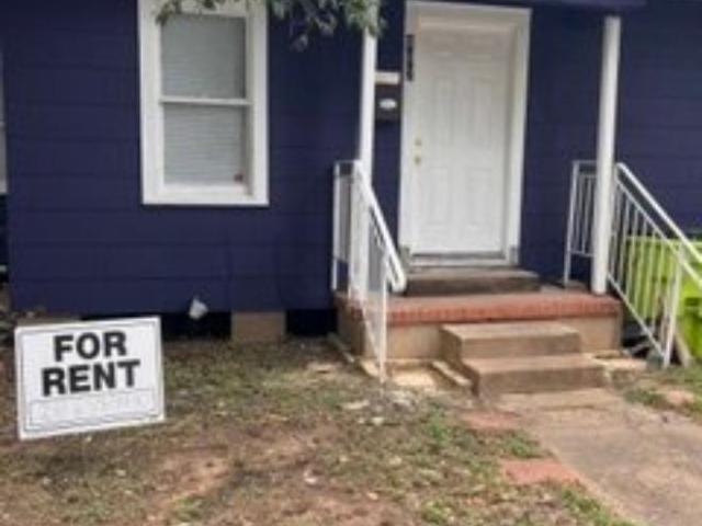 2 Br, 1 bath, Single Family 907 San Jacinto
