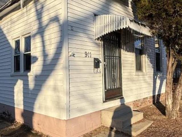 2 Br, 1 bath, Single Family 911 W Hurlburt St