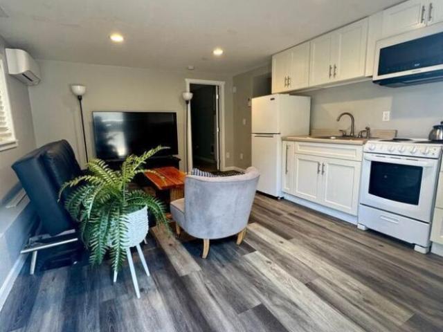 2 Br, 1 bath, Single Family 9272 56th Ave S
