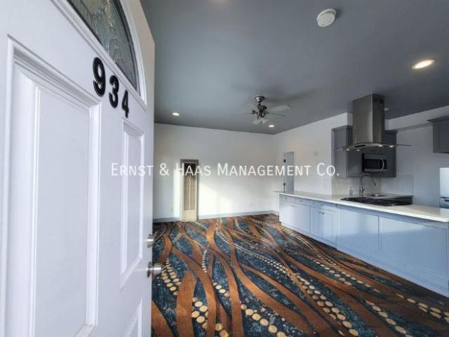 2 Br, 1 bath, Single Family 934 E Broadway