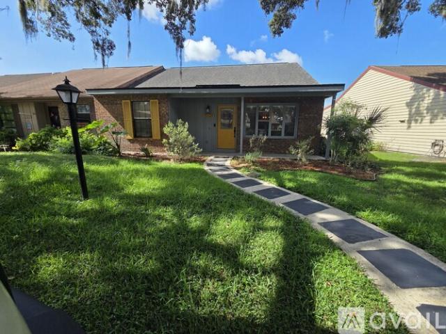 2 BR, 1 BA Apartment Whispering Oaks Blvd, Ridge Manor, FL 33523
