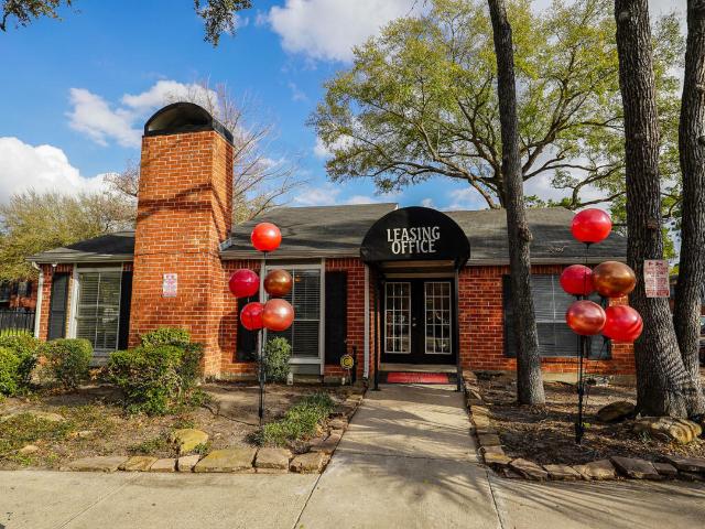 2 BR, 1 BA Apartment 14000 Ella Blvd Unit 201, Houston, TX 77014