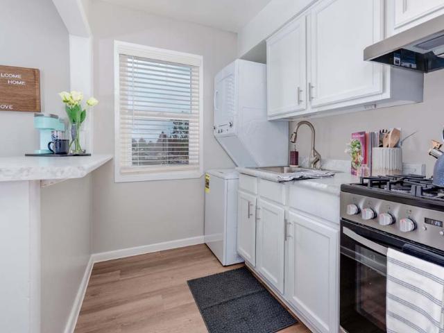 2 BR, 1 BA Apartment 14001 Ambaum Blvd Sw Unit 092, Seattle, WA 98166