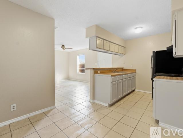 2 BR, 1 BA Apartment 1400 Clamp Avenue, Unit 504, San Antonio, TX 78221