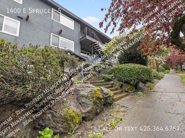 2 BR, 1 BA Apartment 1400 E Spruce, Seattle, WA 98122
