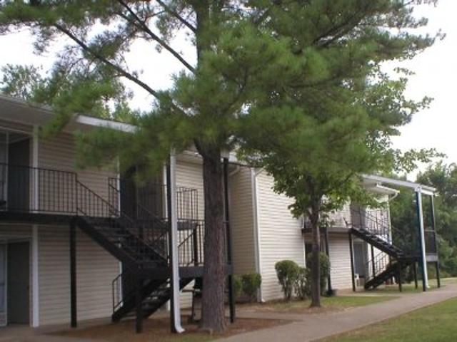2 BR, 1 BA Apartment 1400 Monroe Ave. SW, Birmingham, AL 35211