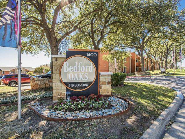 2 BR, 1 BA Apartment 1400 Shady Lane Unit 005, Bedford, TX 76021