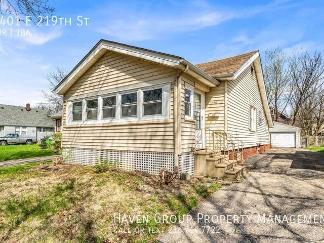 2 BR, 1 BA Apartment 1401 E 219th St, Euclid, OH 44117