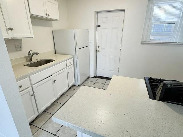 2 BR, 1 BA Apartment 1409 Clinton St, Aurora, CO 80010