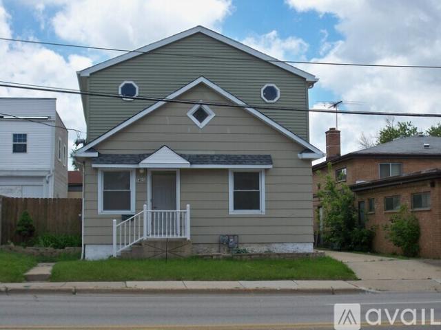 2 BR, 1 BA Apartment 1411 Grand Ave, Unit 2, Waukegan, IL 60085