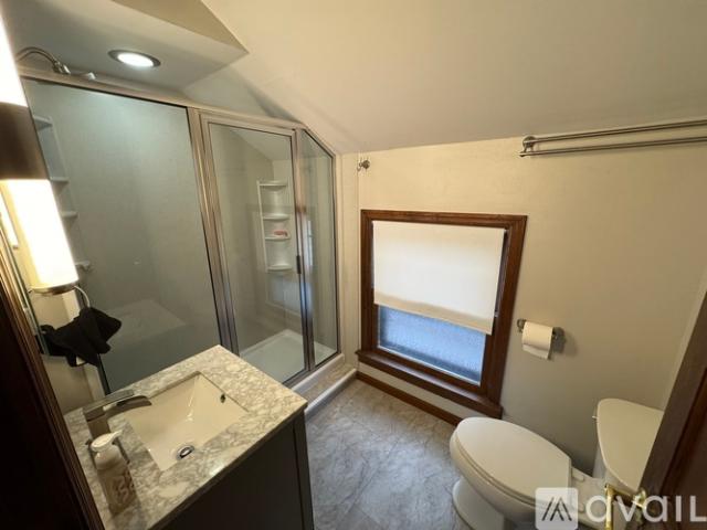 2 BR, 1 BA Apartment 1414 Arbor Avenue, Unit Upper, Dayton, OH 45420