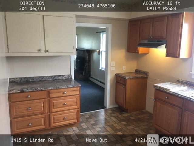 2 BR, 1 BA Apartment 1415 S Linden Rd, Flint, MI 48532