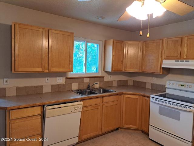 2 BR, 1 BA Apartment 1417 Powell Avenue, Melbourne, FL 32901