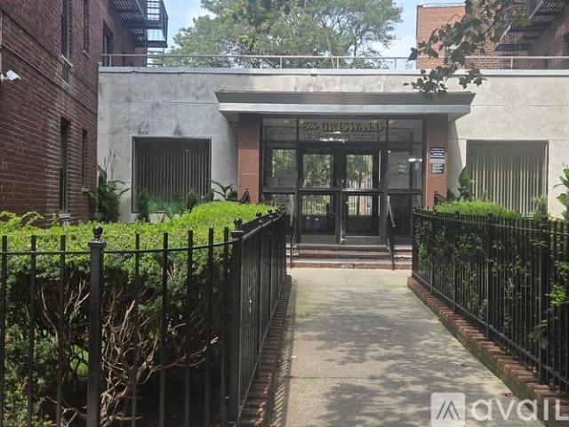 2 BR, 1 BA Apartment 141 05 Pershing Crescent, Unit 207, Queens, NY 11435
