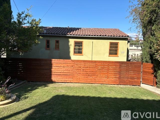 2 BR, 1 BA Apartment 1425 Allison Ave, Los Angeles, CA 90026
