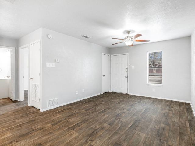 2 BR, 1 BA Apartment 1432 South Dink Street Unit 20, Mabank, TX 75147
