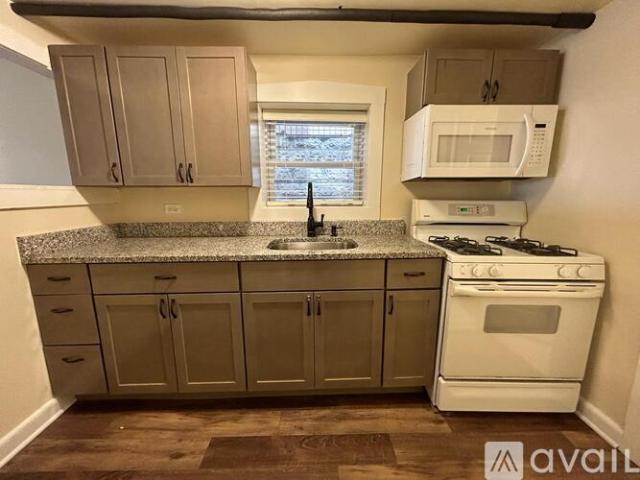 2 BR, 1 BA Apartment 1438 North Kildare Avenue, Unit Garden, Chicago, IL 60651