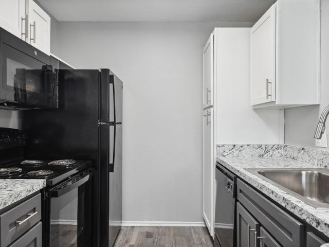 2 BR, 1 BA Apartment 1440 West Kemper Road Unit 15 1510, Cincinnati, OH 45240
