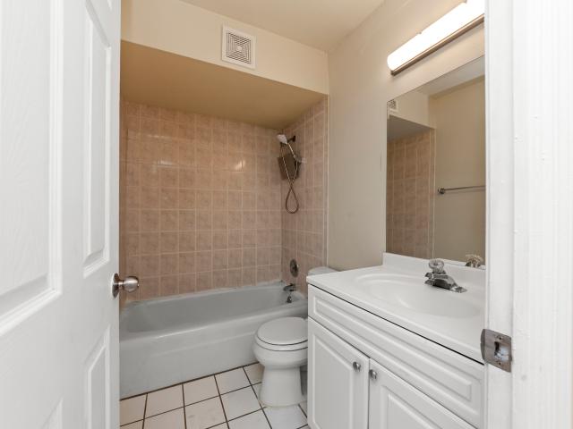 2 BR, 1 BA Apartment 1446 North Dearborn Street, Chicago, IL 60660