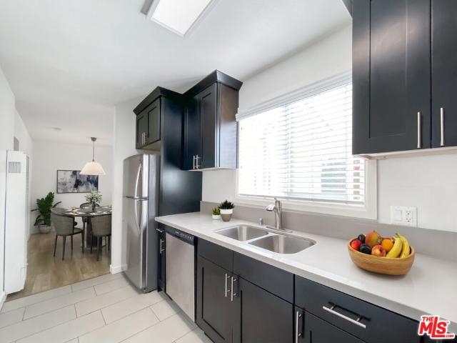 2 BR, 1 BA Apartment 1446 South Cochran Avenue, Los Angeles, CA 90019
