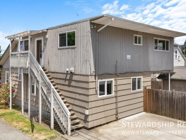 2 BR, 1 BA Apartment 1458 E. 19th Avenue, Eugene, OR 97403