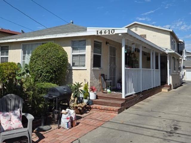 2 BR, 1 BA Apartment 14612 Osage Ave, Unit 3, Lawndale, CA 90260