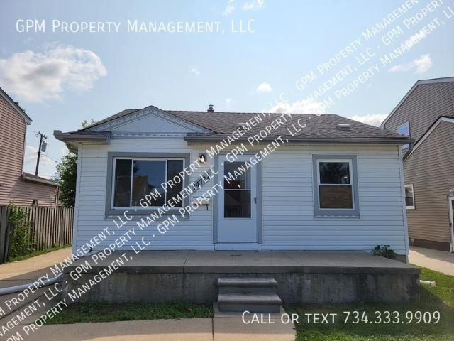 2 BR, 1 BA Apartment 14727 Mulberry St, Southgate, MI 48195