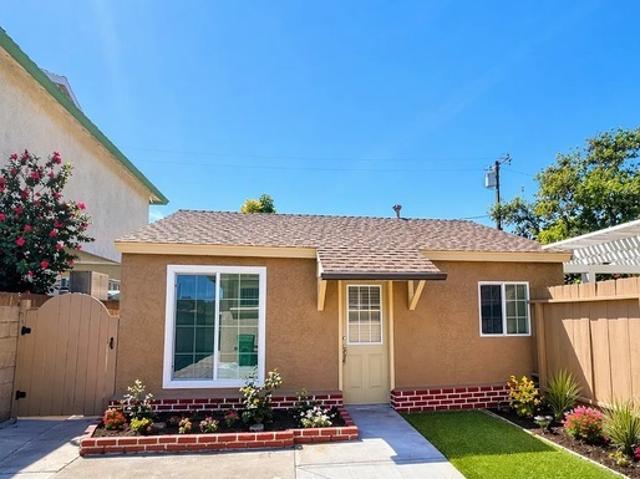 2 BR, 1 BA Apartment 14891 1 2 Newland Street, Midway City, CA 92655