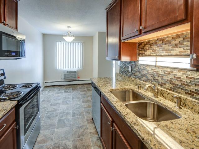 2 BR, 1 BA Apartment 1492 Charlton Street Unit 302, Saint Paul, MN 55118