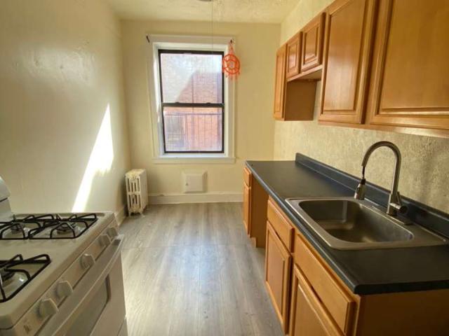 2 BR, 1 BA Apartment 14 Coyle Pl, Yonkers, NY 10705