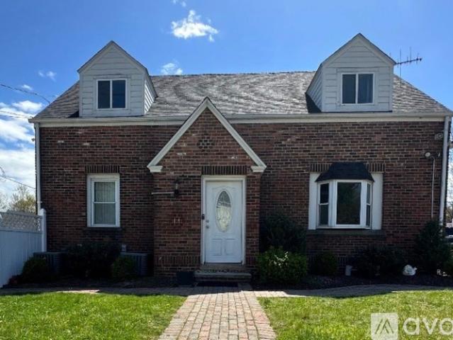 2 BR, 1 BA Apartment 14 Thill Street, Unit 1, West Haven, CT 06516