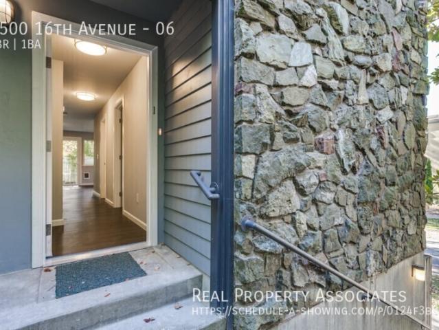 2 BR, 1 BA Apartment 1500 16th Avenue, Seattle, WA 98122