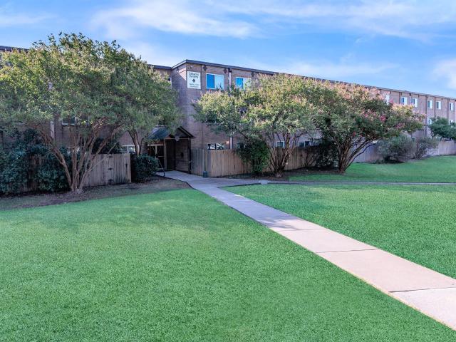 2 BR, 1 BA Apartment 1500 N. Garrett Ave, Dallas, TX 75206