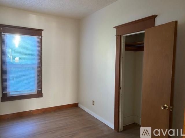 2 BR, 1 BA Apartment 1501 Sturgus Avenue South, Unit A, Seattle, WA 98144