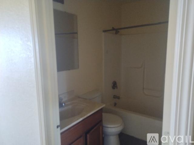 2 BR, 1 BA Apartment 1507 N Commercial Ave, Unit 5, Saint Clair, MO 63077