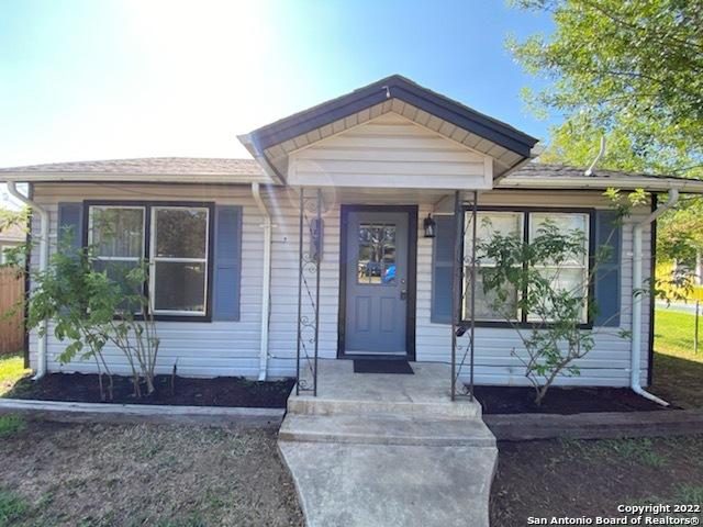 2 BR, 1 BA Apartment 1516 D St, Floresville, TX 78114