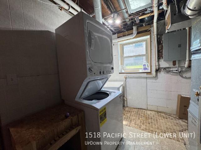 2 BR, 1 BA Apartment 1518 Pacific Street Lower Unit, Saint Paul, MN 55106