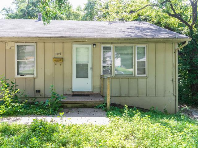 2 BR, 1 BA Apartment 1519 W. Waldo Ave, Independence, MO 64050