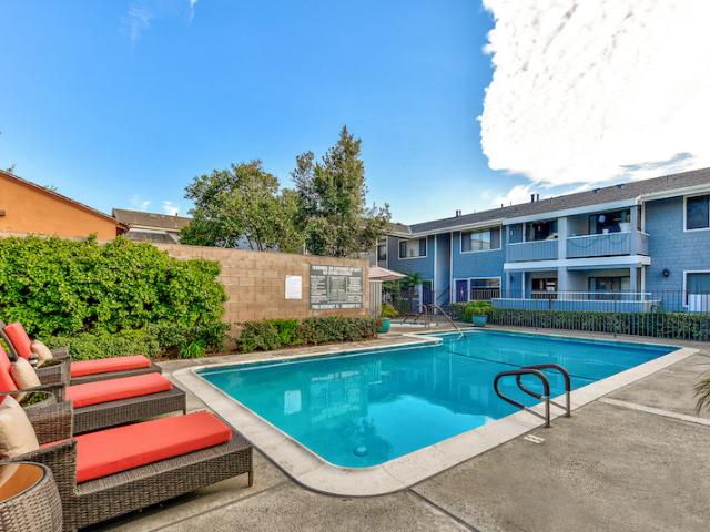 2 BR, 1 BA Apartment 151 E 21st St Unit 09, Costa Mesa, CA 92627