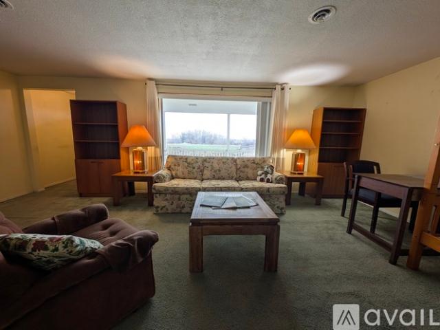 2 BR, 1 BA Apartment 15203 South Locust Lane, Kennewick, WA 99337